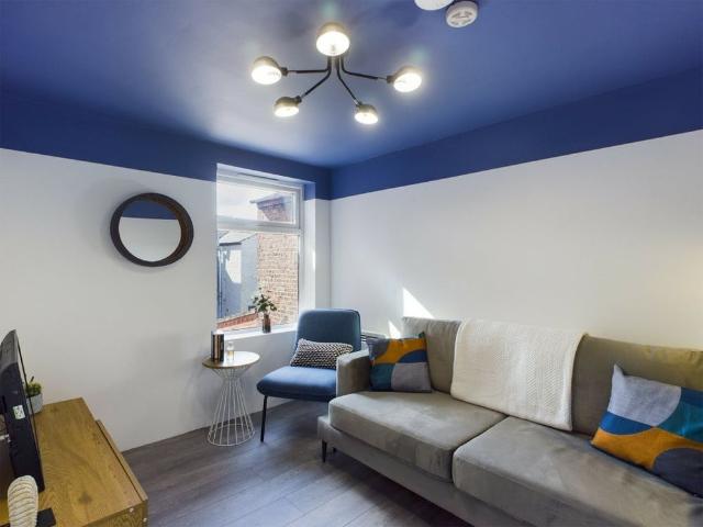 Room in a Shared House, Saxony Road, L7