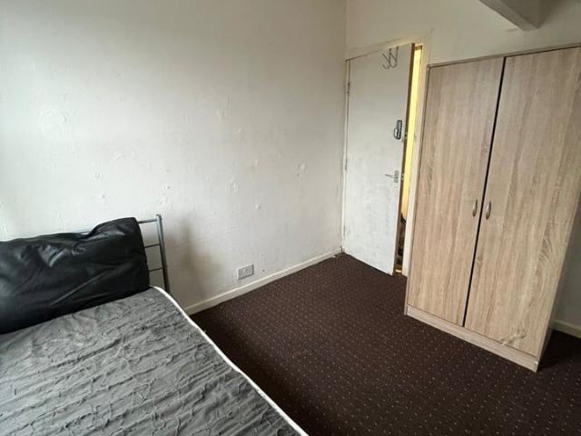 Room in a Shared House, Shafton Place, LS11