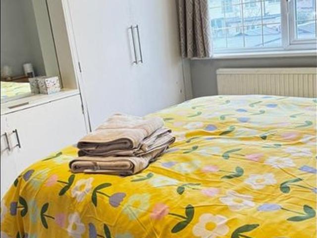 Room in a Shared House, Sheringham Drive, IG11