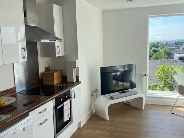 Room in a Shared House, Silchester Apartments, TW7