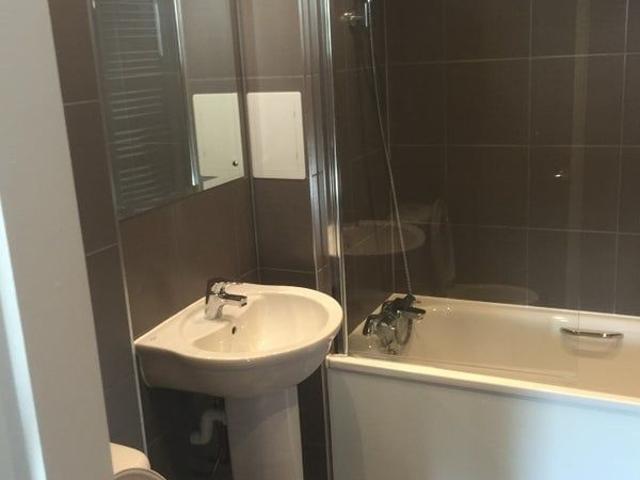 Room in a Shared House, Silver Jubilee Walk, M4