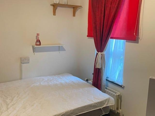 Room in a Shared House, Sisulu Place, SW9