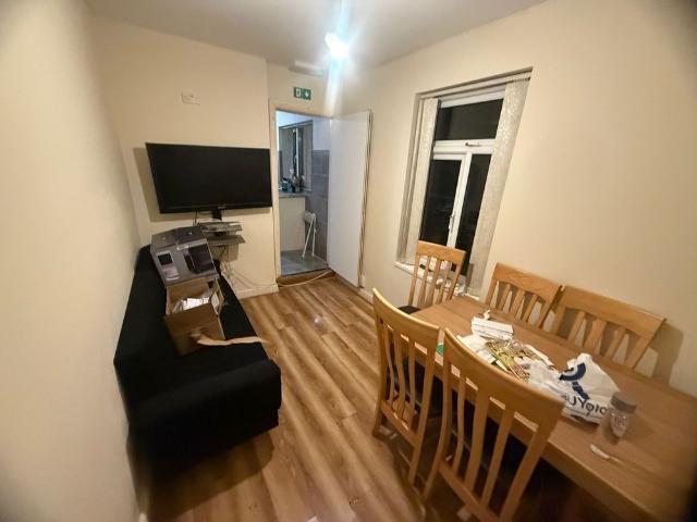 Room in a Shared House, Somerville Road, B10