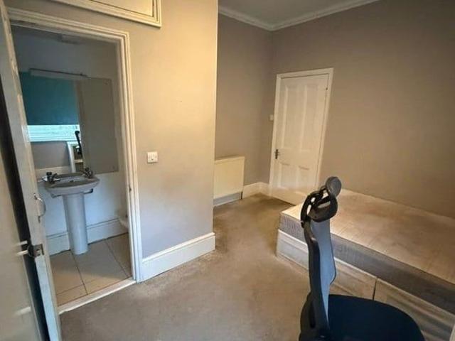 Room in a Shared House, South Croxted Road, SE21