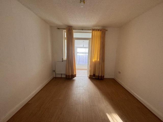Room in a Shared House, South Park Terrace, IG1
