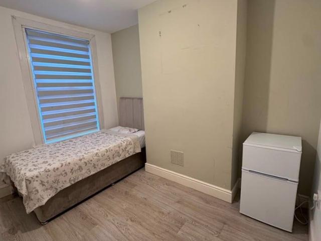 Room in a Shared House, Sperling Road, N17