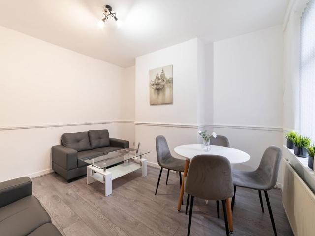 Room in a Shared House, Springbank Road, L4
