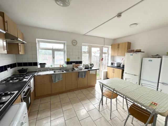 Room in a Shared House, Springfield Mount, NW9