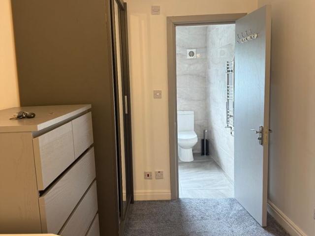 Room in a Shared House, Twyford Abbey Road, NW10