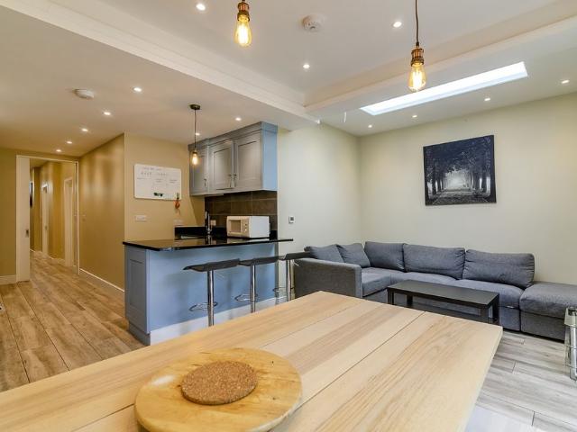 Room in a Shared House, Twyford Abbey Road, NW10