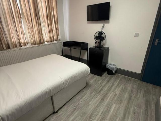 Room in a Shared House, Tanner Street, IG11