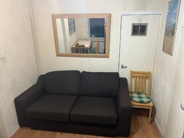 Room in a Shared House, Tarnbrook Walk, M15