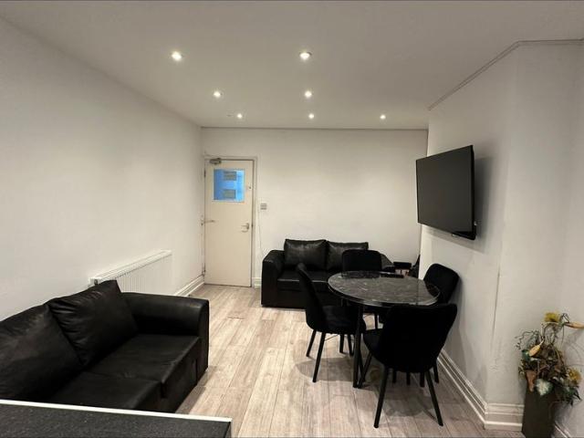 Room in a Shared House, Teignmouth Road, B29