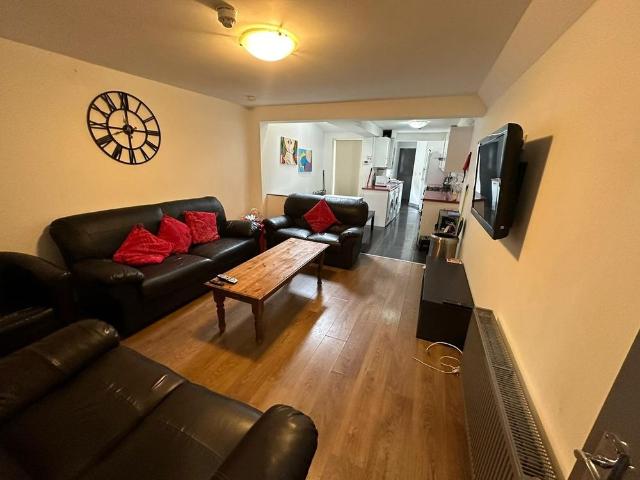 Room in a Shared House, Teignmouth Road, B29
