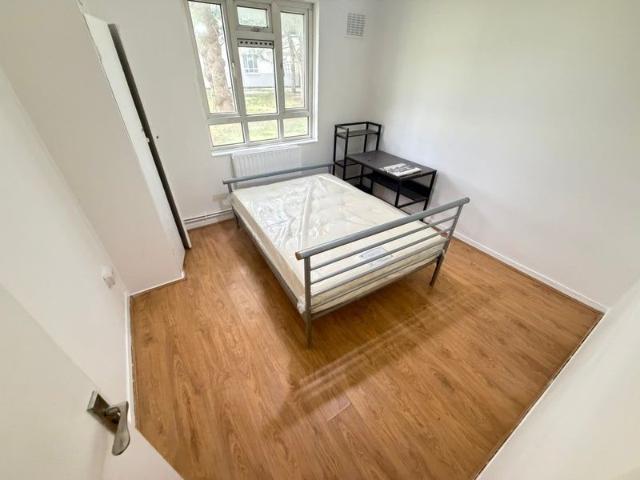 Room in a Shared House, Temple Dwellings, E2
