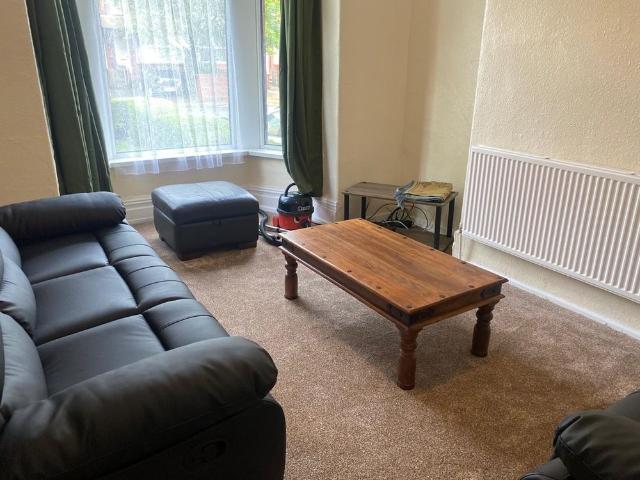 Room in a Shared House, Ten Acres Lane, M40