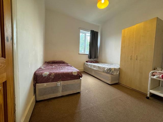 Room in a Shared House, Terrace Road Plastow, E13