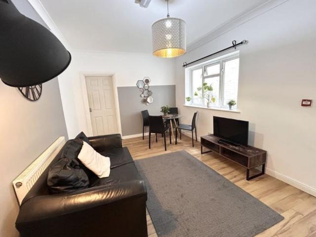 Room in a Shared House, The Polygon, SO15