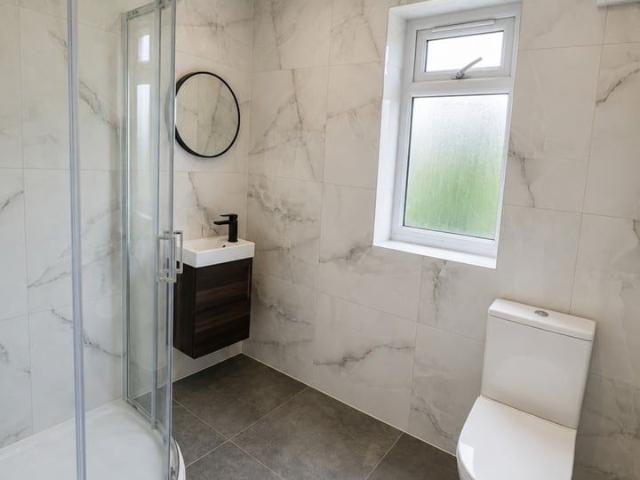 Room in a Shared House, The Roundway, N17