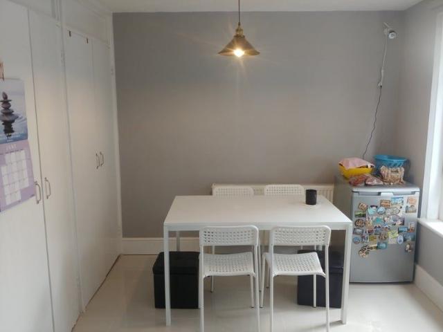 Room in a Shared House, The Sandlings, N22