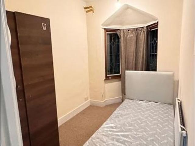 Room in a Shared House, Thornton Road, IG1