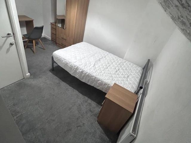 Room in a Shared House, Thyra Grove, NG9