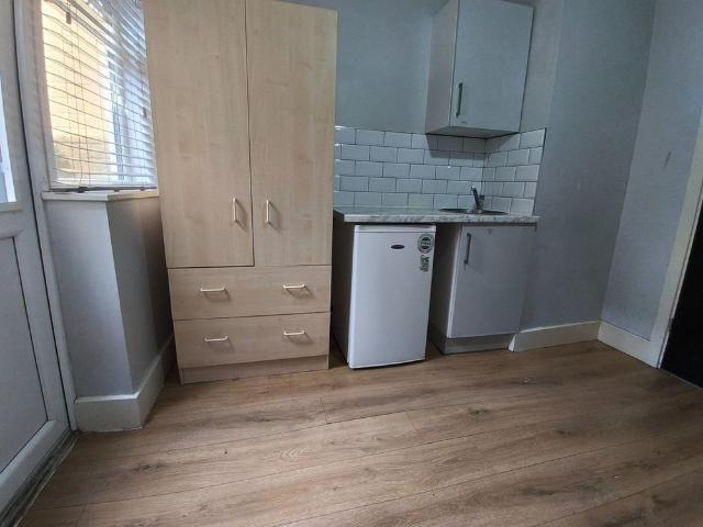 Room in a Shared House, Tollington Road, N7