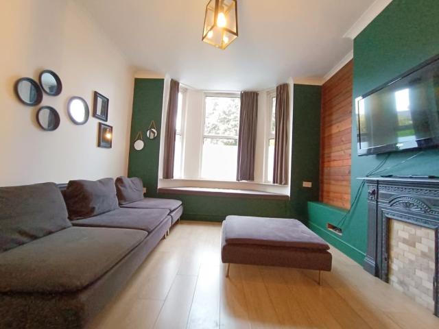 Room in a Shared House, Upper Lloyd Street, M14