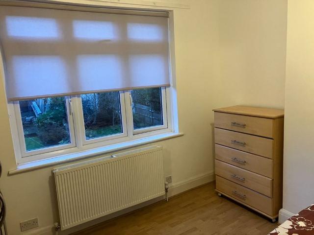 Room in a Shared House, Valley Road, SW16