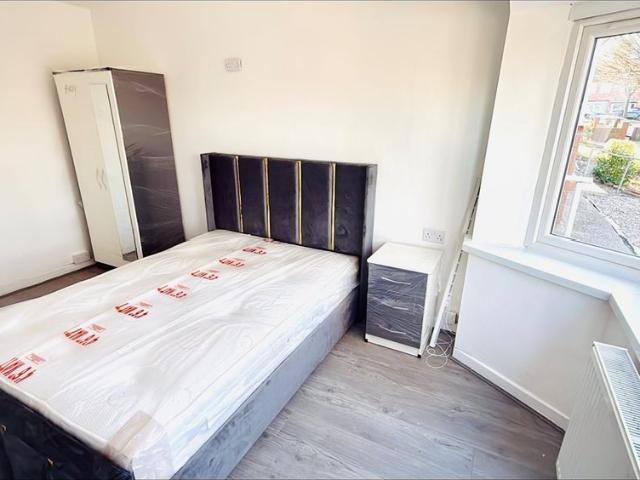 Room in a Shared House, Varden Croft, B5