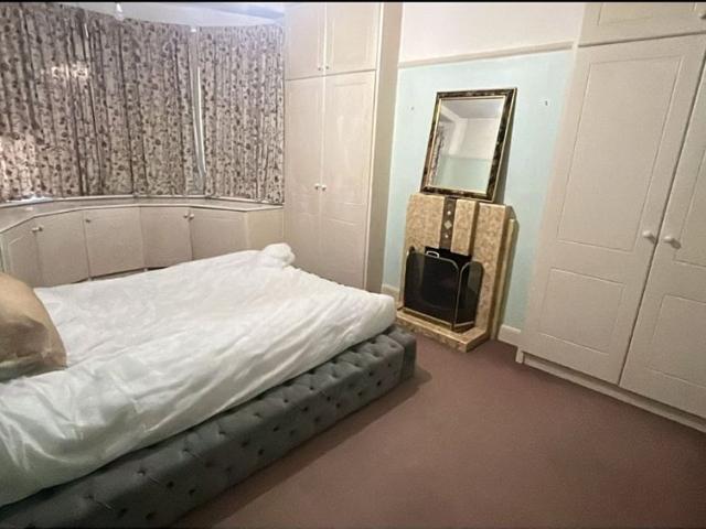 Room in a Shared House, Vaughan Gardens, IG1