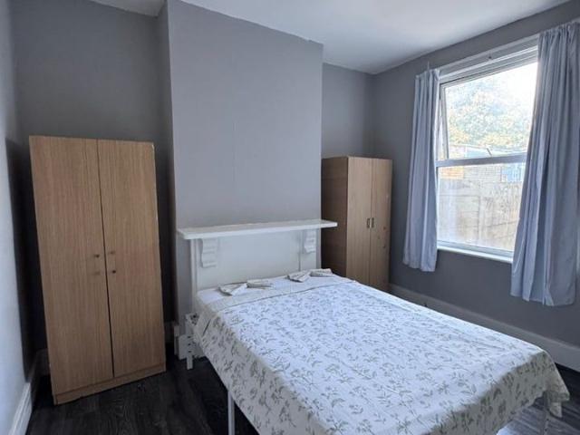 Room in a Shared House, Vicarage Road, N17