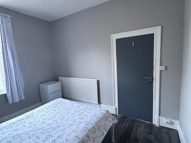 Room in a Shared House, Vicarage Road, N17