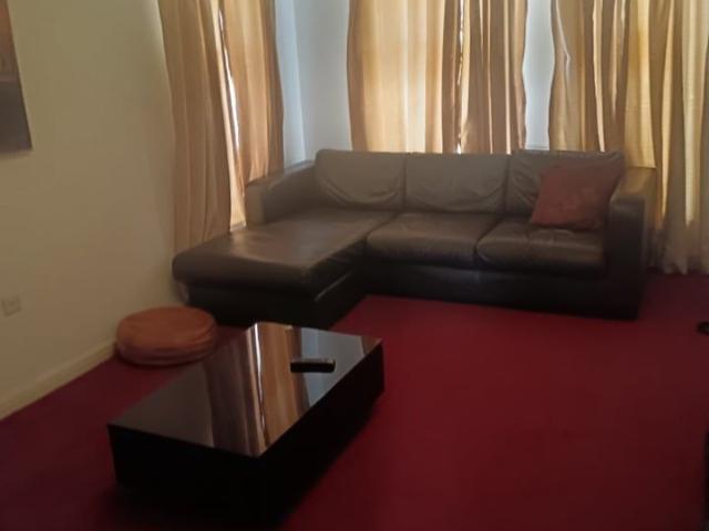 Room in a Shared House, Viola St, M11
