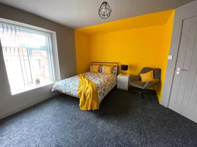 Room in a Shared House, Viola Street, BL1