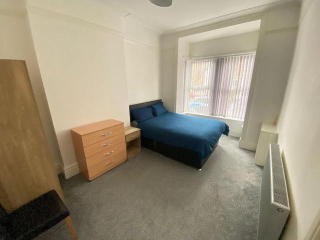 Room in a Shared House, Wyndcliff Road, B9
