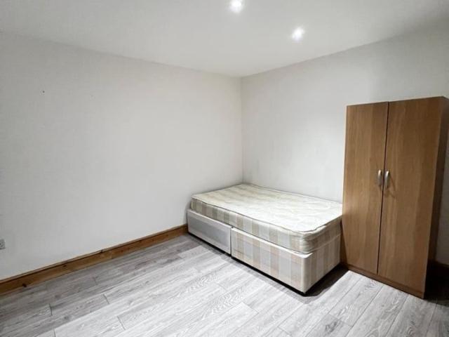 Room in a Shared House, Wyvenhoe Road, HA2