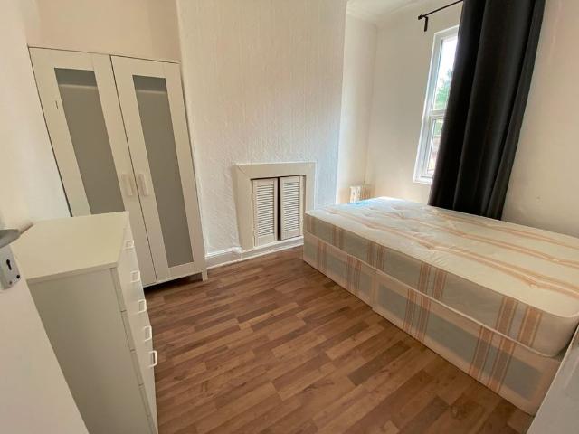 Room in a Shared House, Walm Lane, NW2