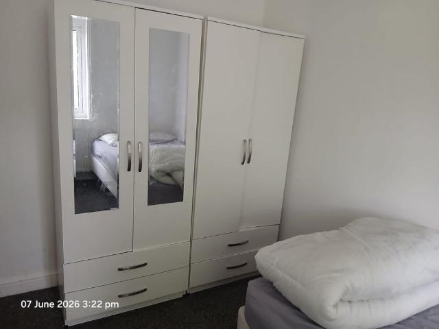 Room in a Shared House, Warren Road, LU1