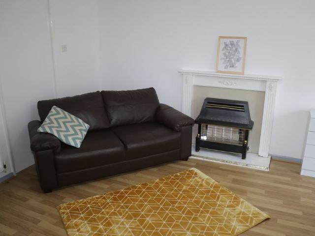 Room in a Shared House, Waterside Close, B9