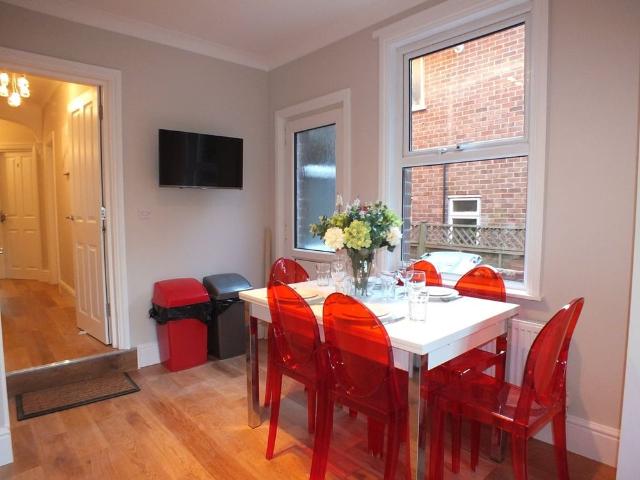 Room in a Shared House, Waverley Road, RG30