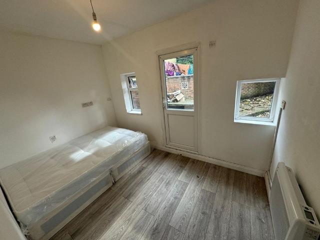 Room in a Shared House, Wembley, HA0