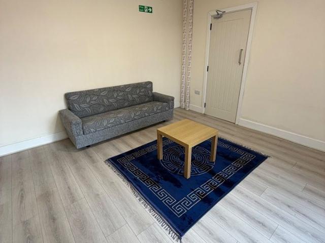 Room in a Shared House, Wenlock Road, B20