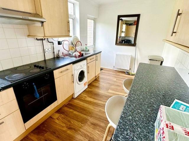 Room in a Shared House, Whatley Acenue, SW20