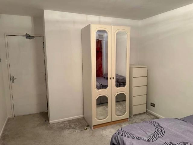 Room in a Shared House, Wheaton Vale, B20