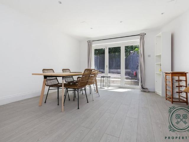 Room in a Shared House, White Hart Lane, N22