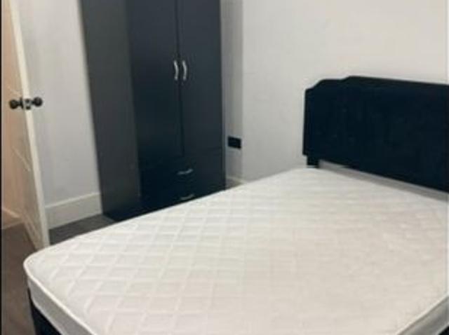Room in a Shared House, Whitehorse Road, CR0