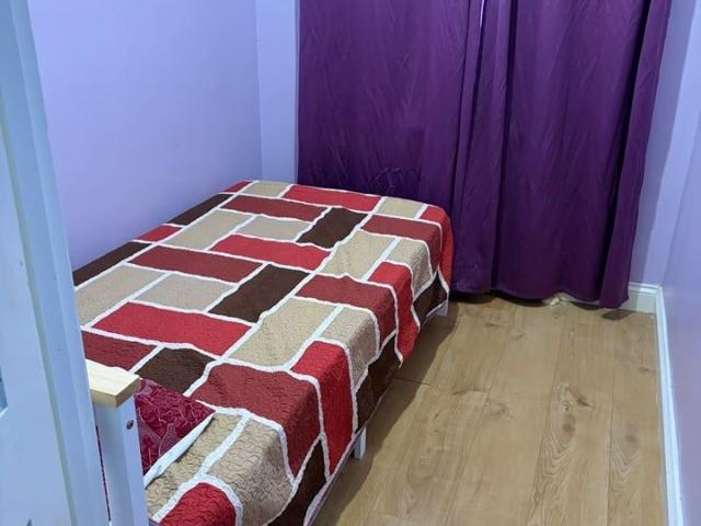 Room in a Shared House, Whites Avenue, IG2
