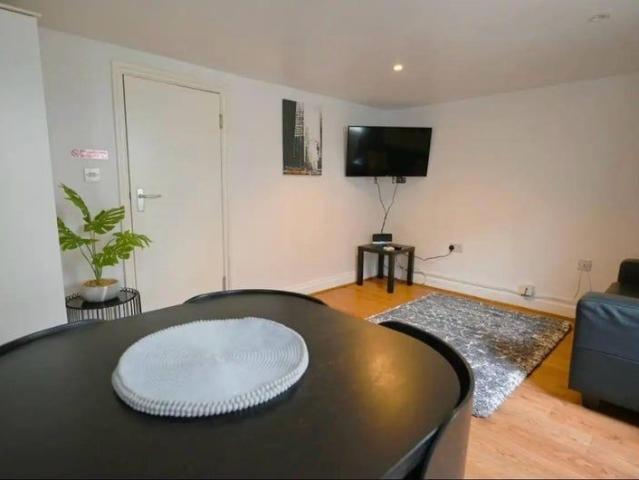 Room in a Shared House, William St, RG1
