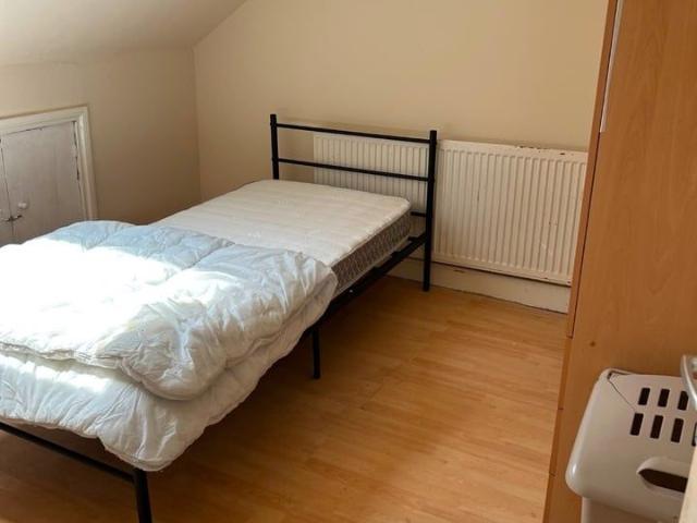 Room in a Shared House, Winchester Road, IG1